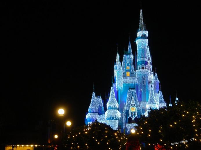 🔥 [40+] Disney Castle Christmas Wallpapers | WallpaperSafari