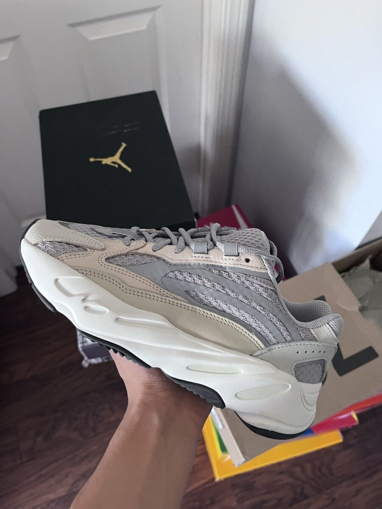 🔥 [60+] Adidas Yeezy Boost 700 V2 Cream Wallpapers | WallpaperSafari