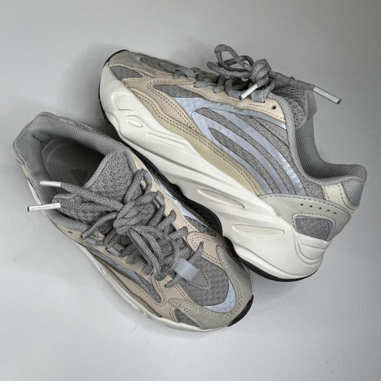 🔥 [60+] Adidas Yeezy Boost 700 V2 Cream Wallpapers | WallpaperSafari