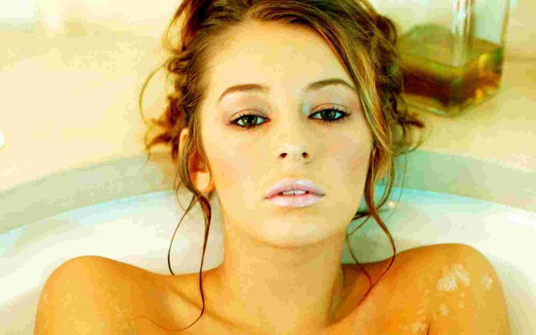 Free Download Celebrity Hot Image Keeley Hazell [1600x1000] For Your
