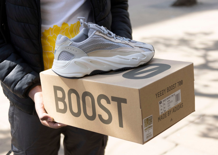 🔥 [60+] Adidas Yeezy Boost 700 V2 Cream Wallpapers | WallpaperSafari