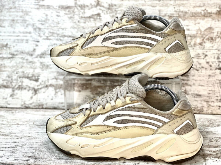 🔥 [60+] Adidas Yeezy Boost 700 V2 Cream Wallpapers | WallpaperSafari