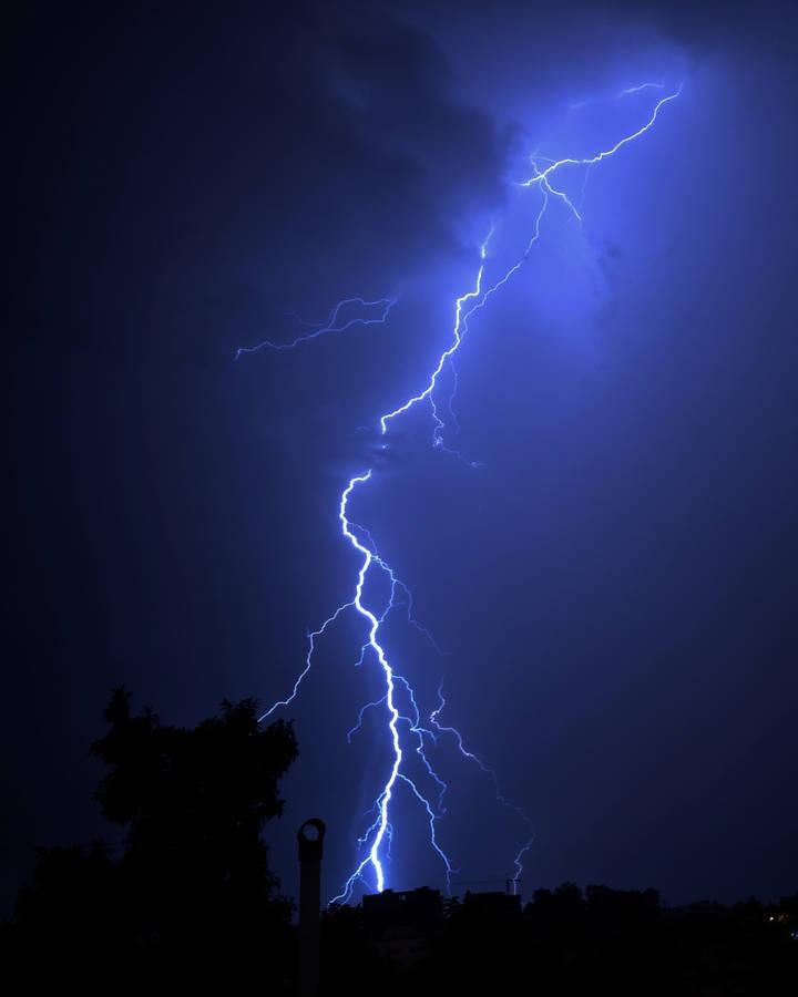 🔥 [70+] Blue Lightning Wallpapers | WallpaperSafari